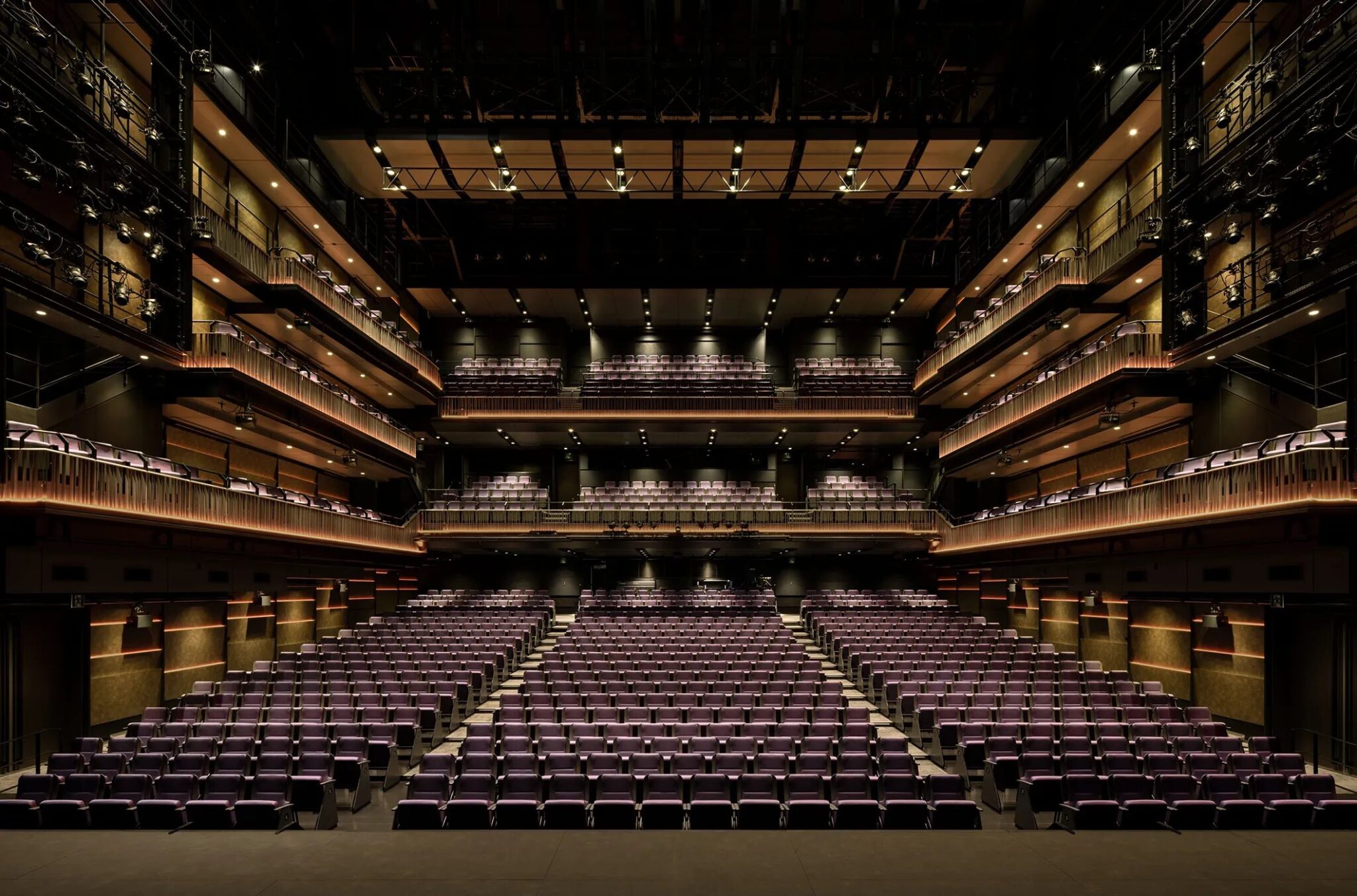 【シアターミラノ座】キャパや座席からの見え方は?劇場内を徹底解説!(THEATER MILANO-Za) - ジャニオタ観劇部 【シアターミラノ座】キャパや座席からの見え方は?劇場内を徹底解説!(THEATER MILANO-Za) - ジャニオタ観劇部